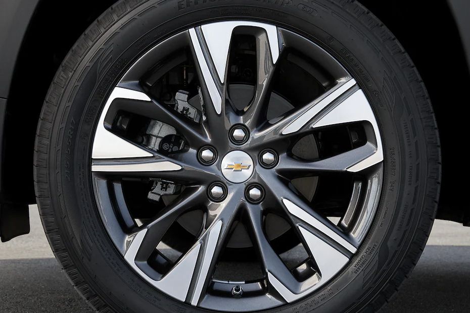 Chevrolet Tracker 2021 Interior & Exterior Images, Colors & Video ...