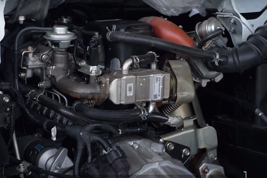 Isuzu Traviz 2021 Interior & Exterior Images - Traviz 2021 Pictures