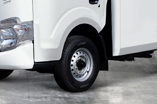 Isuzu Traviz vs Mitsubishi L300 Comparison | Zigwheels Philippines