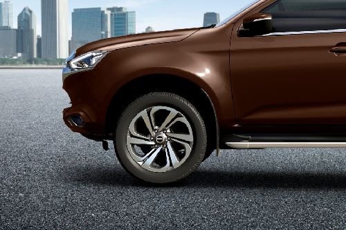 Isuzu MU-X vs Mitsubishi Montero Sport Comparison | Zigwheels Philippines