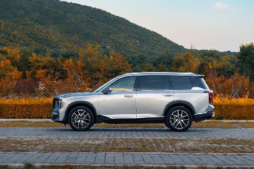 Spotting the differences: GAC GS8 4x2 vs 4x4