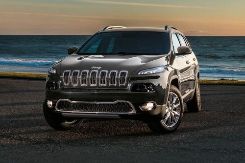 Jeep Grand Cherokee Hydraulic SUV Towers Over Traffic and Leaves It Behind