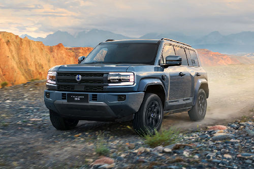 Denza B5 vs Mahindra Xylo Comparison | Zigwheels Philippines