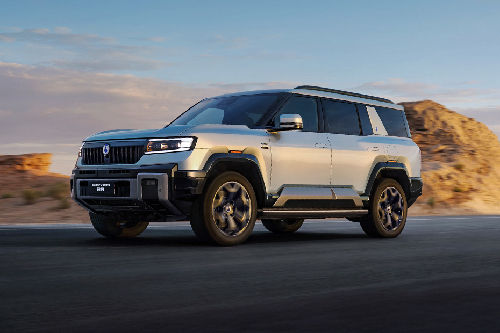 Denza B8 vs Mahindra Enforcer Comparison | Zigwheels Philippines