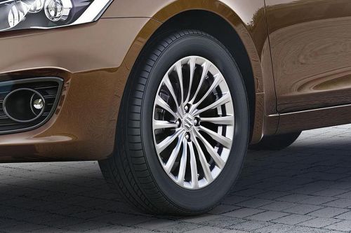 2019 Suzuki Ciaz facelift spotted with new front fascia design