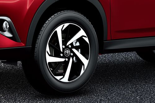 Toyota Raize vs Toyota Rush Comparison | Zigwheels Philippines