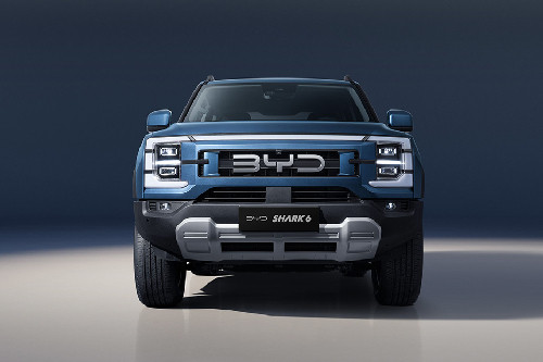 BYD Shark 6 DMO vs Mitsubishi L300 Comparison | Zigwheels Philippines