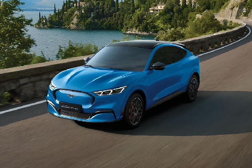 Ford Mustang Mach-E vs Subaru Outback Comparison | Zigwheels Philippines